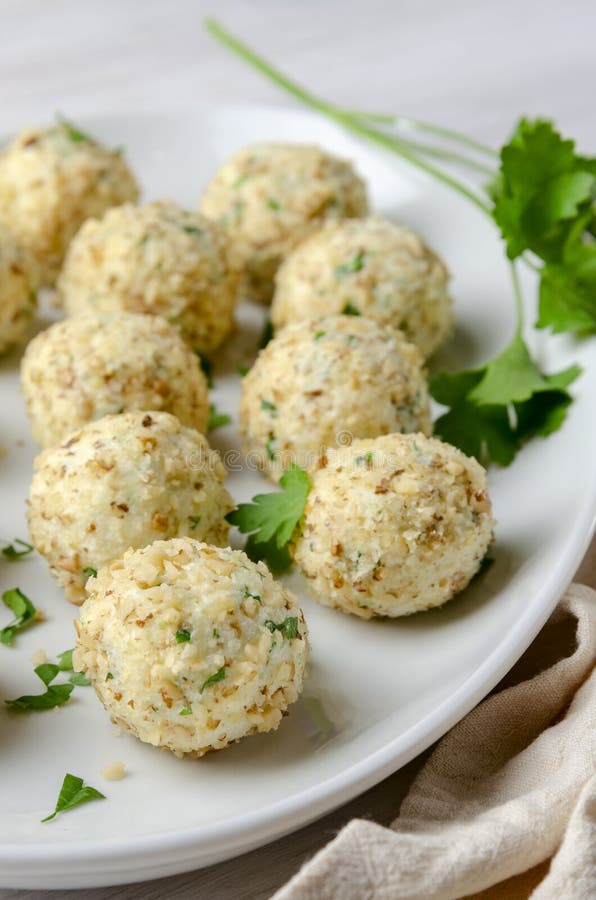 Cheese Balls with Three Types of Cheese without Baking. Keto Diet ...
