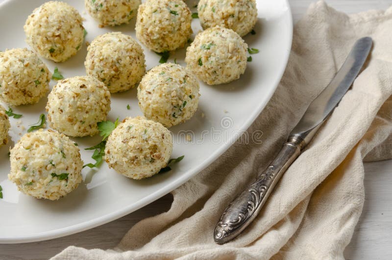 Cheese Balls with Three Types of Cheese without Baking. Keto Diet ...