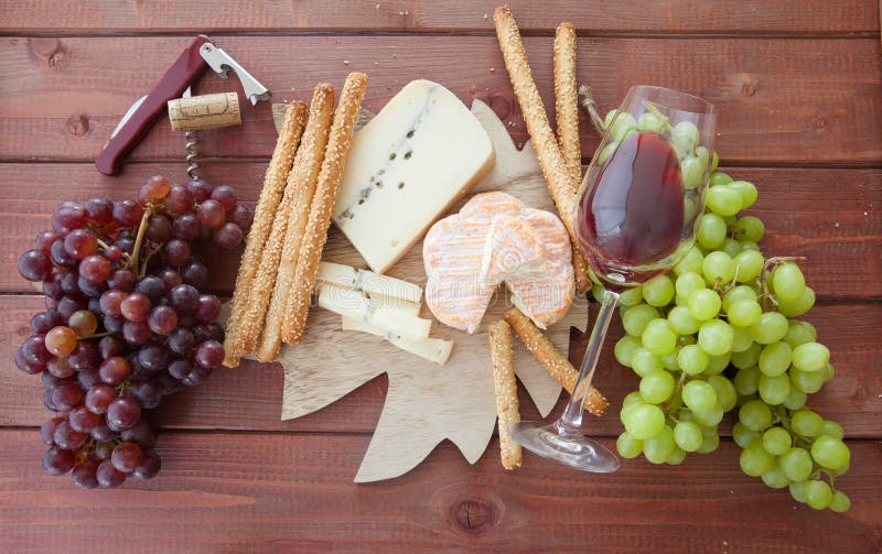 Cheese Platter and Fresh Grapes Stock Photo - Image of bread, sampling ...