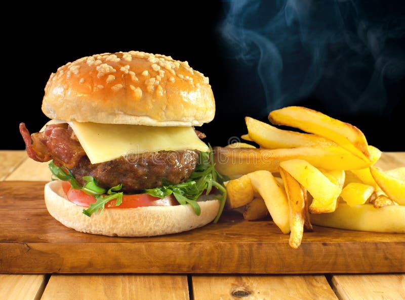 Cheeseburger Mit Pommes-Frites Stockbild - Bild von pounder, zwiebeln ...
