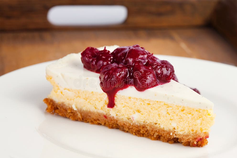 Cheesecake on a Wooden Tray Stock Image - Image of berry, cracker: 18901075