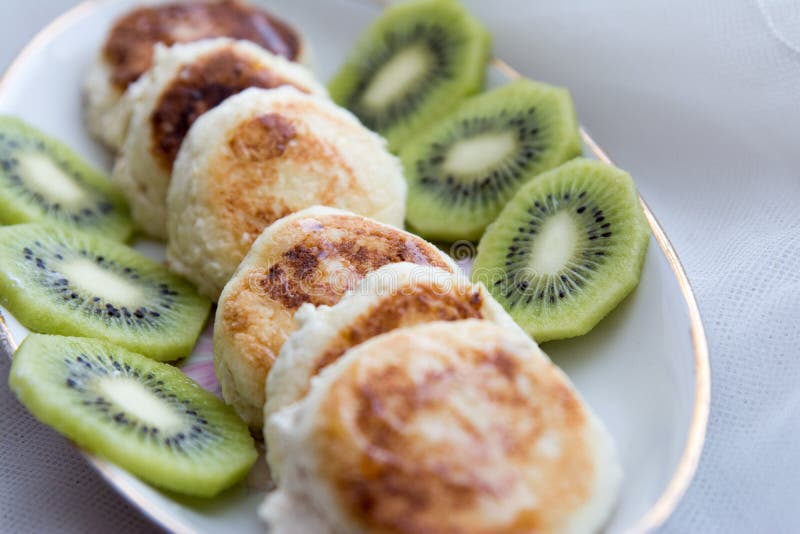 Cheesecakes with Kiwi Slices Stock Image - Image of cranberry ...