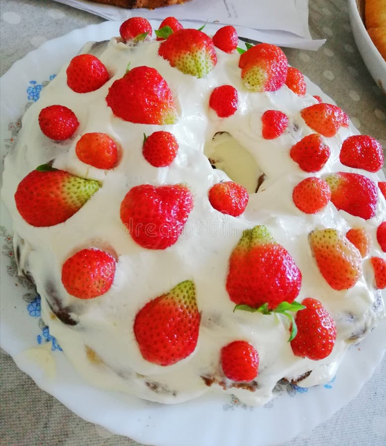 Cheesy Creamy Strawberry Cake Stock Image - Image of fruit, cuisine ...