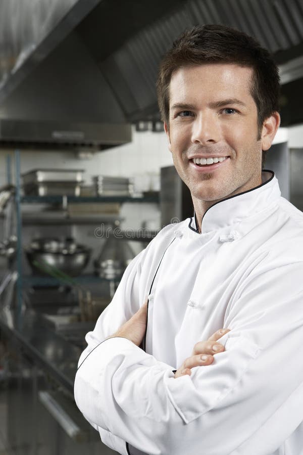 Chef with Arms Crossed Dans La Cuisine Image stock - Image du confiant ...