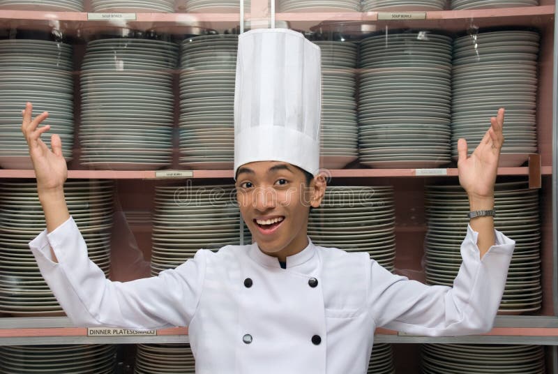 Cuisinier De Sourire De Chinois Dans La Cuisine Image stock - Image du ...