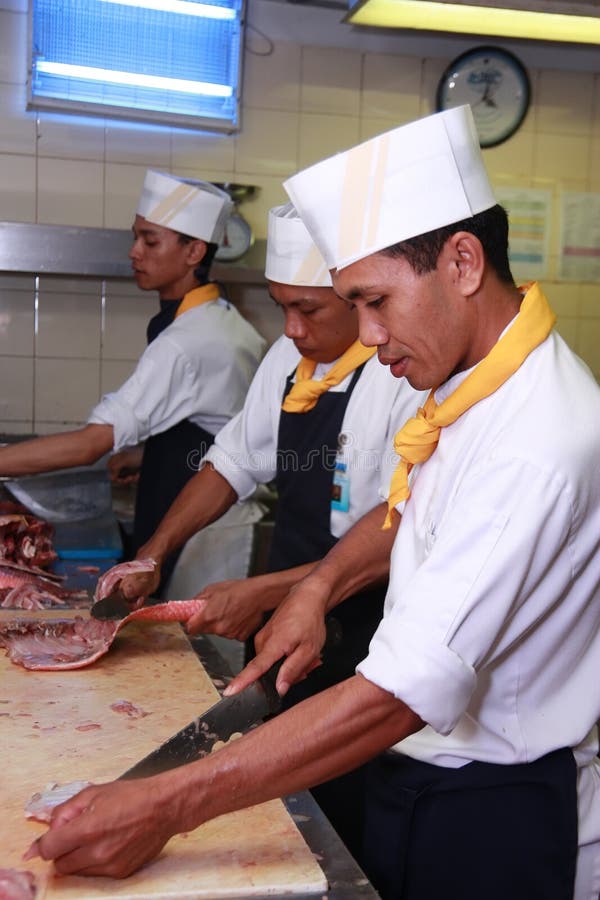 Poissons De Fixation De Chef Au Boucher Image stock - Image du seafood ...