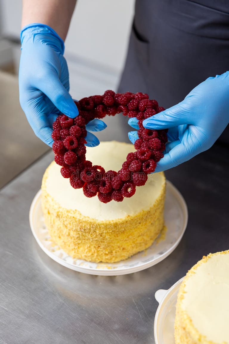 4,083 Professional Cake Decorating Courses Stock Photos - Free ...