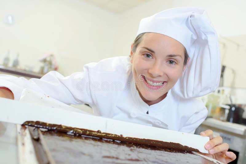 Chef-kok Die Dienblad Gesmolten Chocolade Tonen Stock Foto - Image of ...