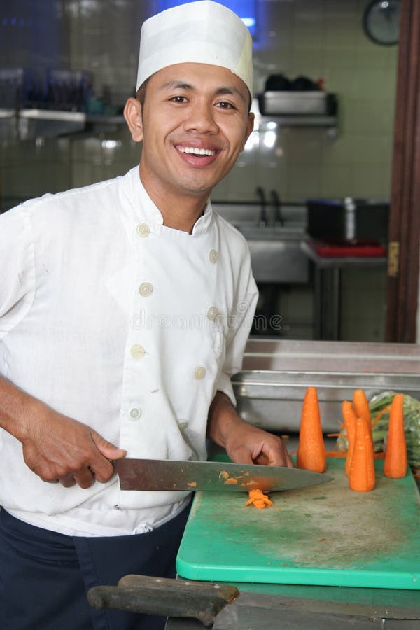 Chef-kok en wortel stock foto. Image of koken, hotel, personeel - 4982454
