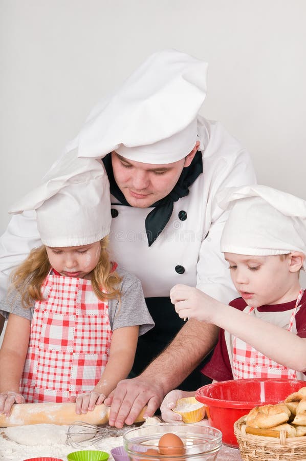 Chef-kok met kinderen stock foto. Image of gelukkig, kind - 23930008