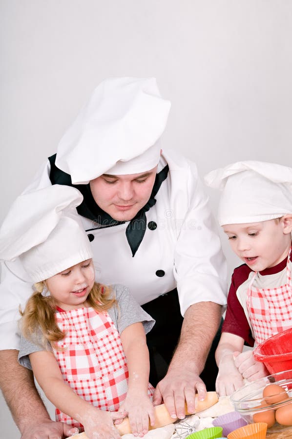 Chef-kok met kinderen stock foto. Image of schort, aanbiddelijk - 23974344