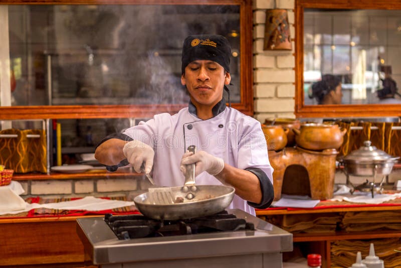 Chef Peruano Demuestra Cocina En Cusco Peru Foto editorial - Imagen de ...
