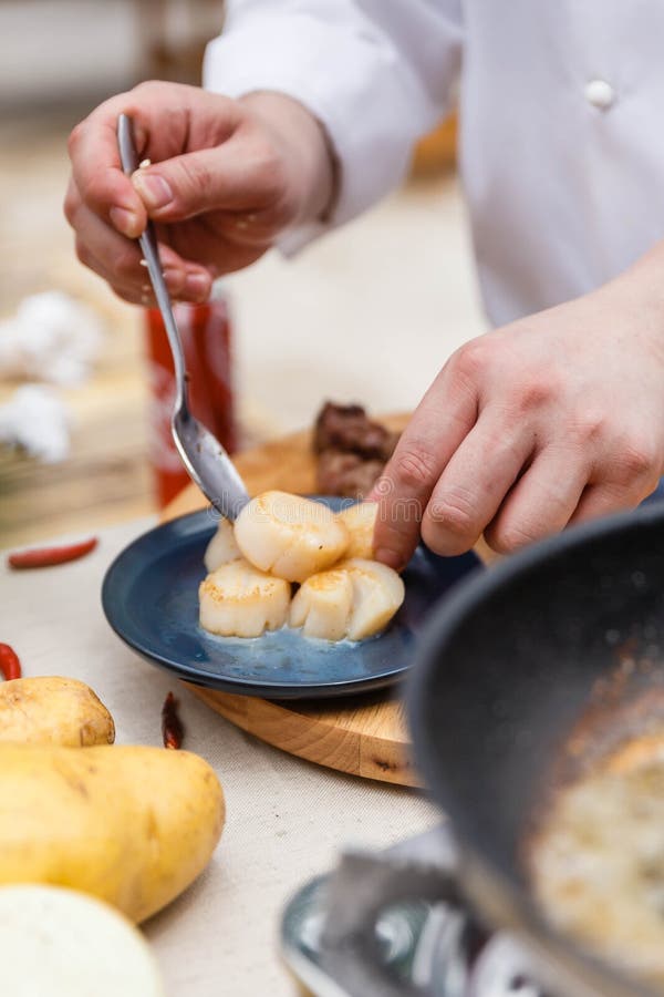 Chef Plating Fried Scallops in Blue Ceramic Plate Stock Image - Image ...