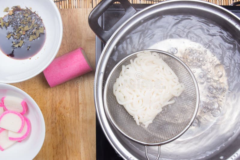 Chef Scald Udon Noodle in Pot Stock Image - Image of chef, life: 94252185