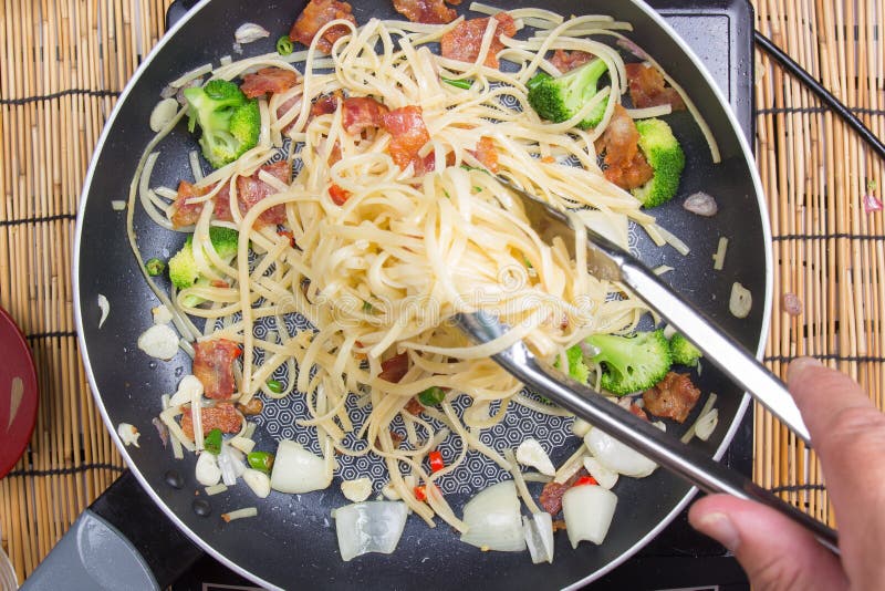 Chef Stir Fried Spaghetti with Tongs Stock Photo - Image of chef, meal ...