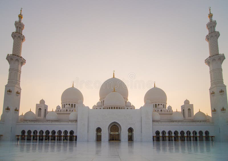 Cheikh Zayed Great Mosque in Abudhabi Editorial Stock Photo - Image of ...