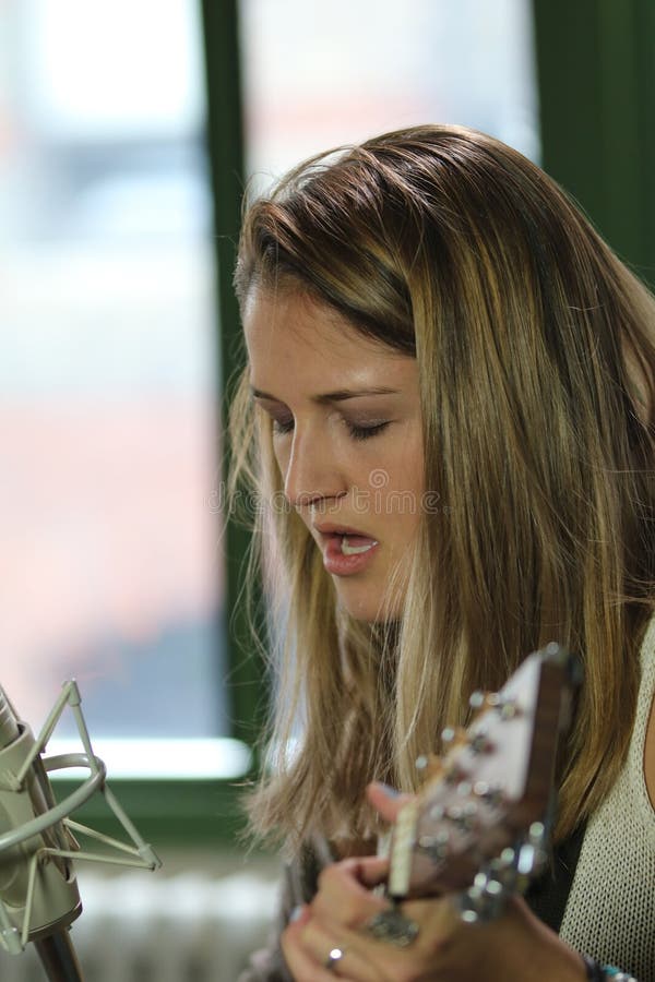 Chelsea Cutler Films a Session in Brooklyn Editorial Image - Image of ...