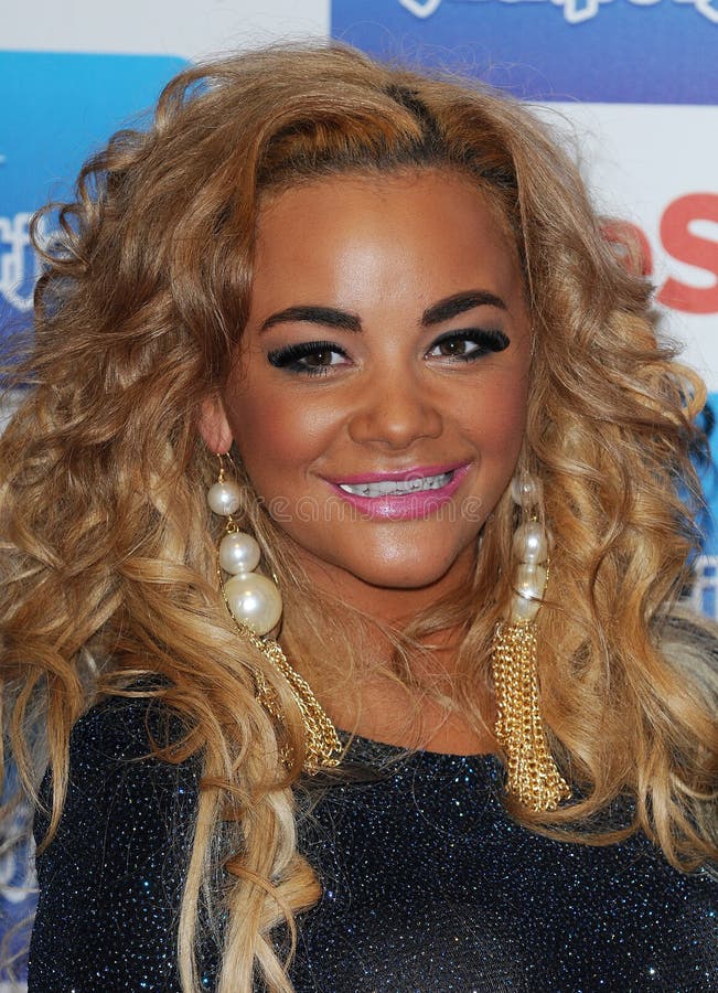 Chelsee Healey editorial image. Image of copper, september - 22924935