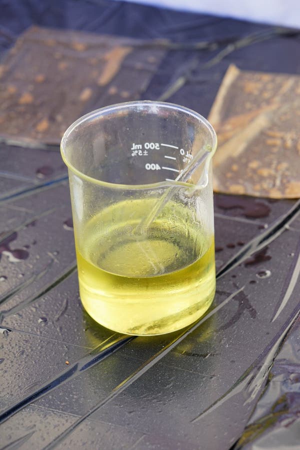 Chemical Beaker with a Solution Stock Image - Image of equipment, color ...