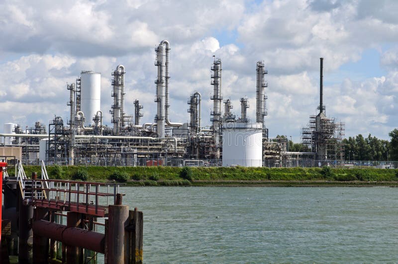 Chemical and oil refinery stock image. Image of facility - 21112867