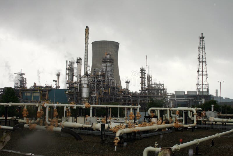 Chemical Refinery, Petroleum Refineries, Large Industrial Complexes ...