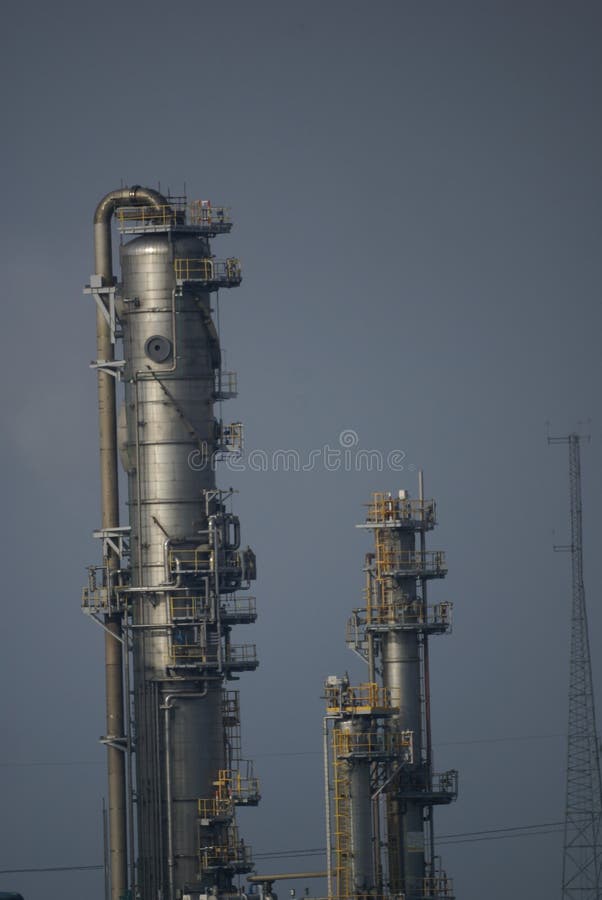 Chemical Refinery, Petroleum Refineries, Large Industrial Complexes ...
