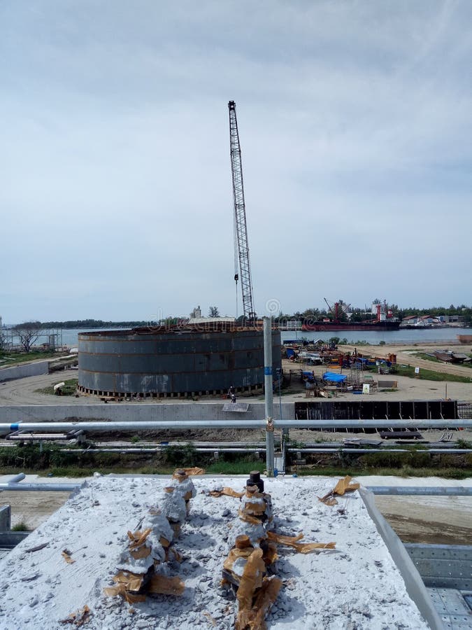 Chemical Tank Under Construction Stock Photo - Image of mast, port ...