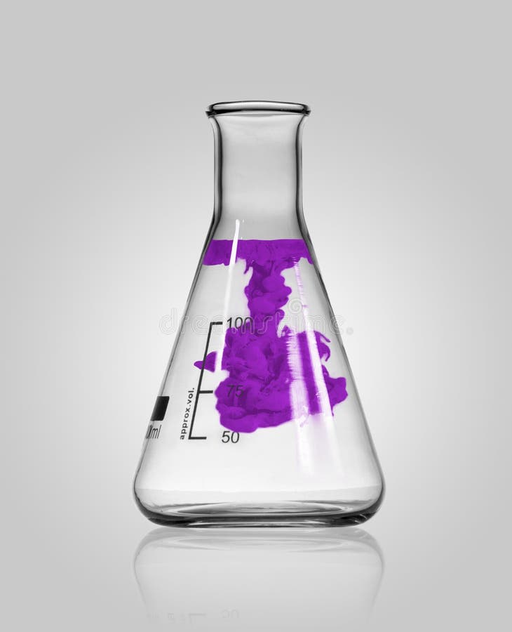 Chemieglas Mit Farbiger Substanz Stockbild - Bild von glas, getrennt ...