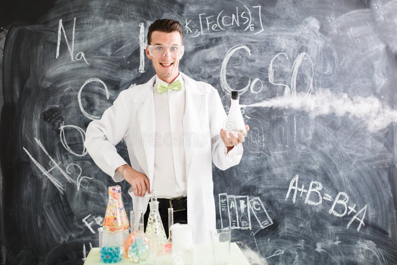 Chemiker Macht Ein Experiment Stockfoto - Bild von pharmazeutisch ...