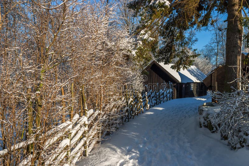 Chemin d'hiver image stock. Image du navigation, suède - 47919295