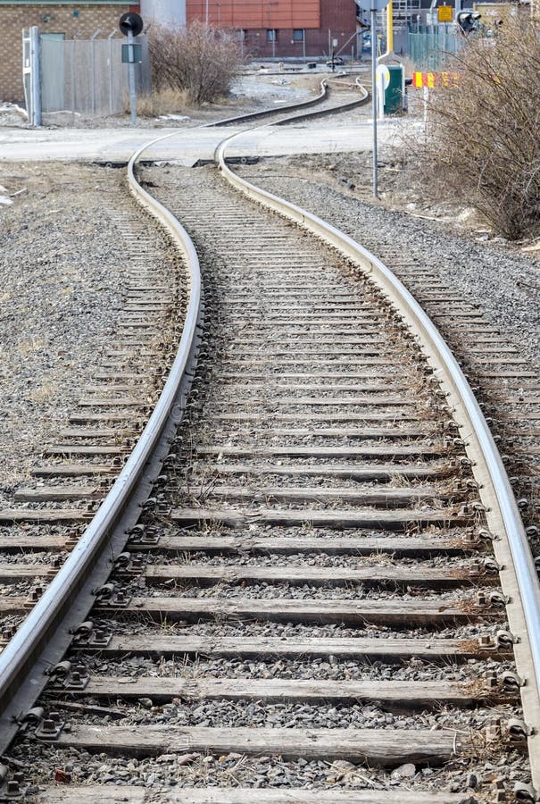 Chemin De Fer Tordu Dans Un Secteur Inustrian Image stock - Image du ...