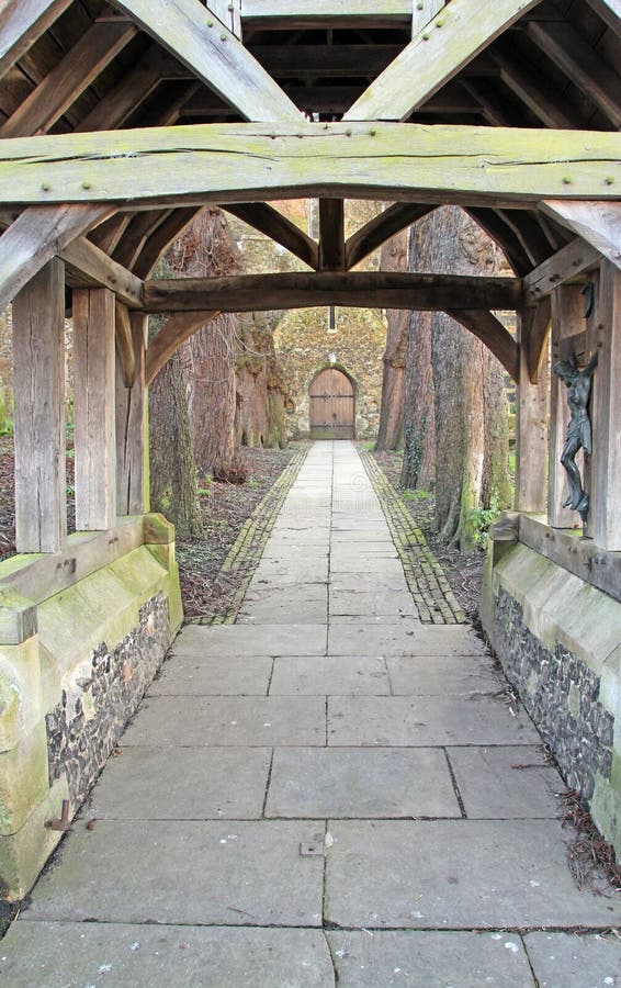 Long Chemin Avec Des Buissons Et Des Champs Autour Dans Les Montagnes ...
