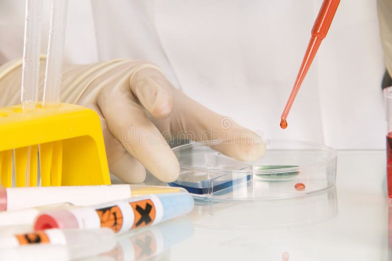 Chemisch experiment. stock afbeelding. Image of ontwikkeling - 4393519