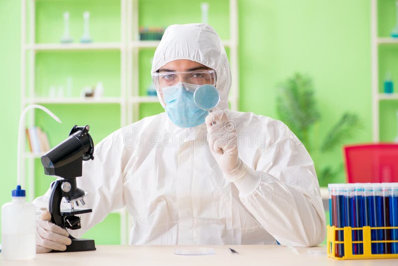 The Chemist Working in the Lab on New Experiment Stock Image - Image of ...