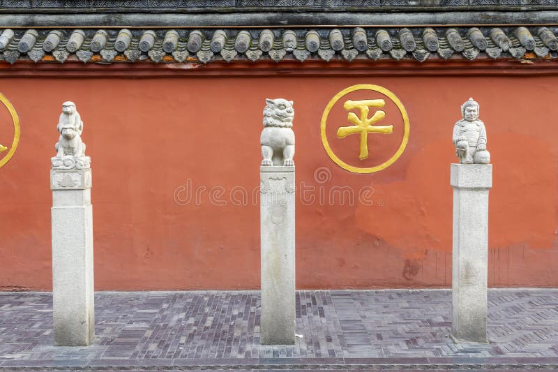 Old Wall with Statues in Chengdu, China. Editorial Photography - Image ...