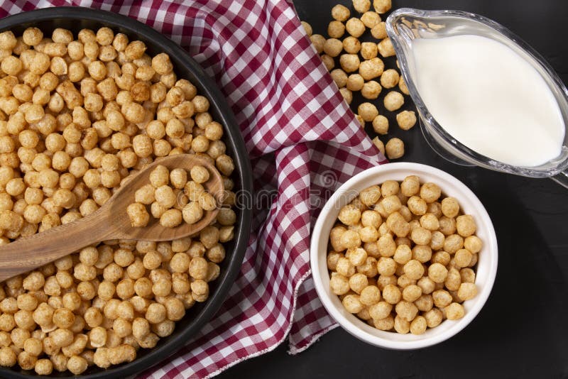 Chenopodium Quinoa - Caramelized Organic Quinoa Pop Seeds Stock Image ...