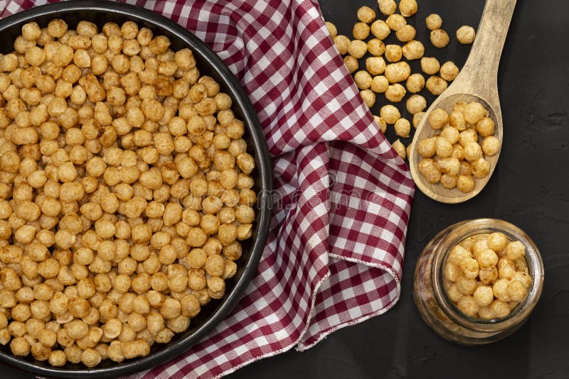 Chenopodium Quinoa - Caramelized Organic Quinoa Pop Seeds Stock Photo ...