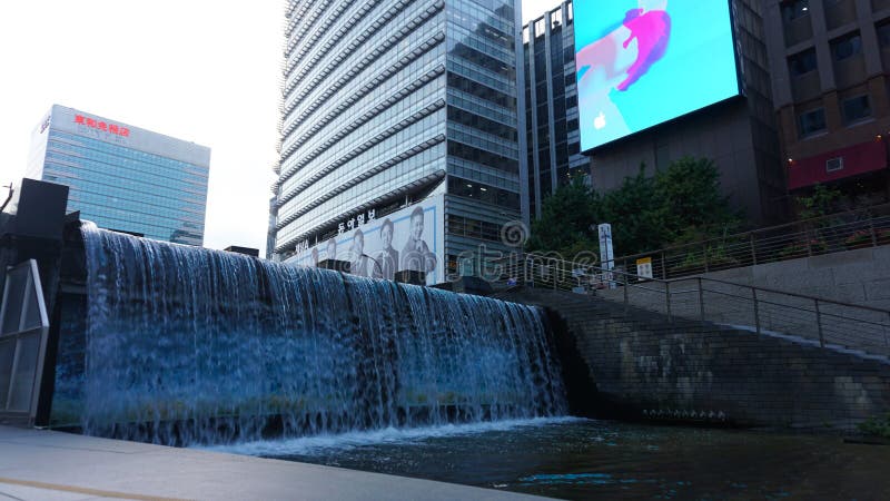 Cheonggyecheon streams editorial photo. Image of asia - 278496751