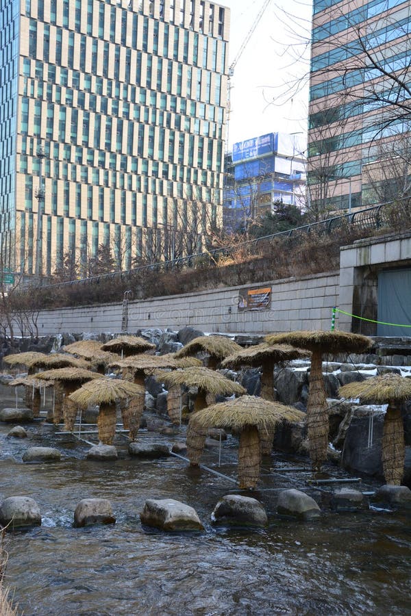 Cheonggyecheon Stream editorial stock image. Image of stone - 81584314