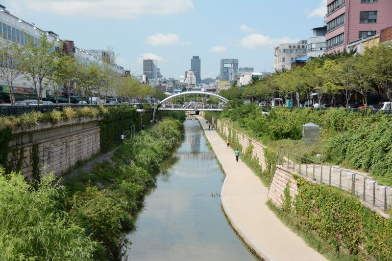 Cheonggyecheon River in Seoul Editorial Stock Photo - Image of history ...