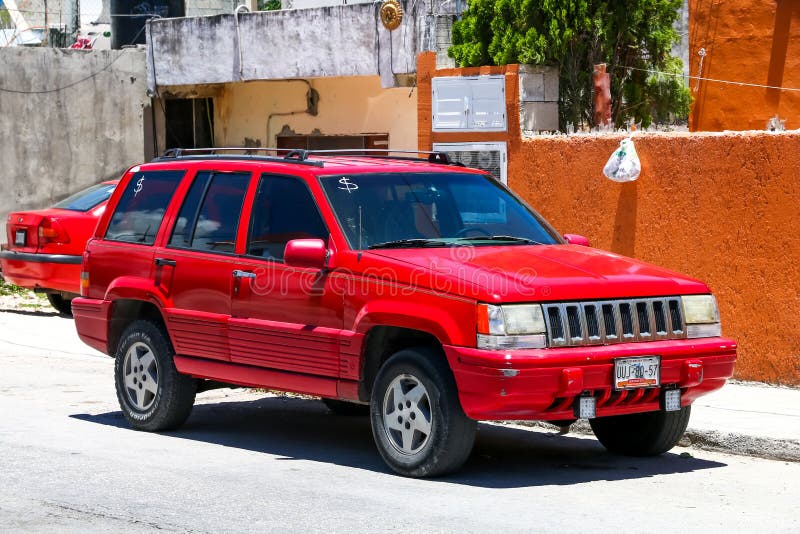 Cherokee grande de Jeep imagem editorial. Imagem de sujeira - 95315105