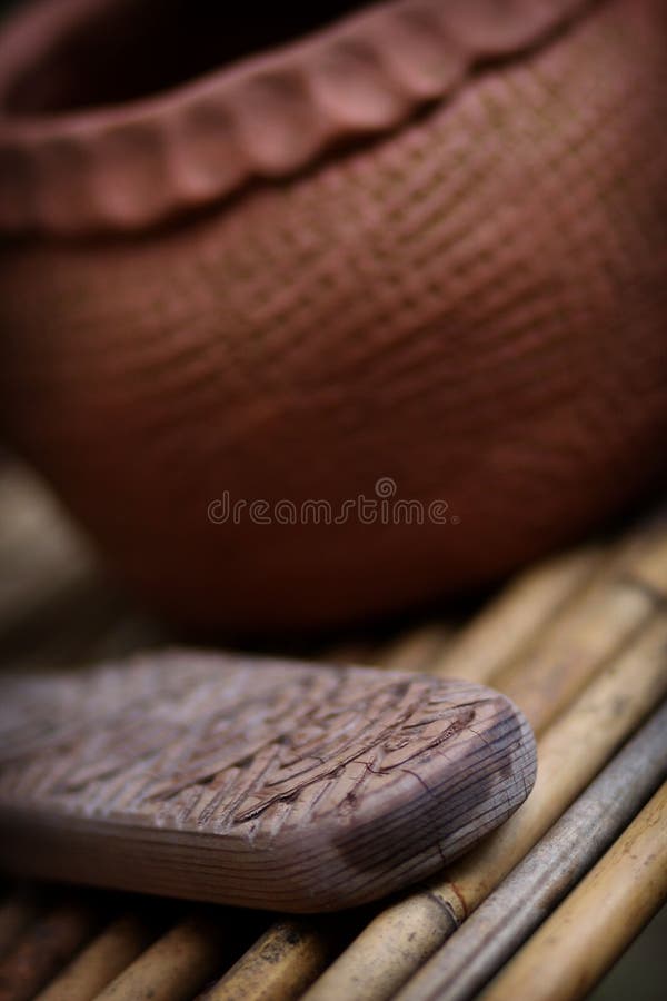 Cherokee pottery tool stock image. Image of clay, craftsmanship - 17829439