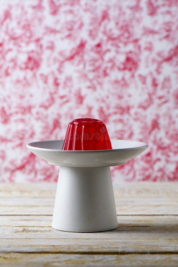 Cherry Gelatin Dessert Homemade Rouge Image stock - Image du dessert ...