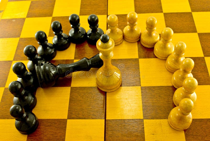 Chess on a circle stock image. Image of black, white - 11545419
