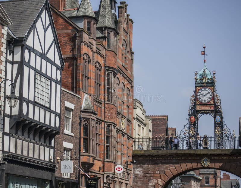 CHESTER, INGLATERRA - 8 DE MARZO DE 2019: Una Vista De Las Tiendas Del ...