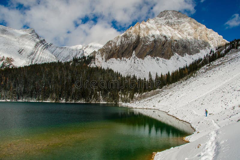 Chester See in Peter Lougheed Provincial Park, Nahe Canmore, AB, Kanada ...