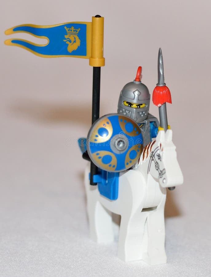 Chevalier de Lego photographie éditorial. Image du armure - 82793407