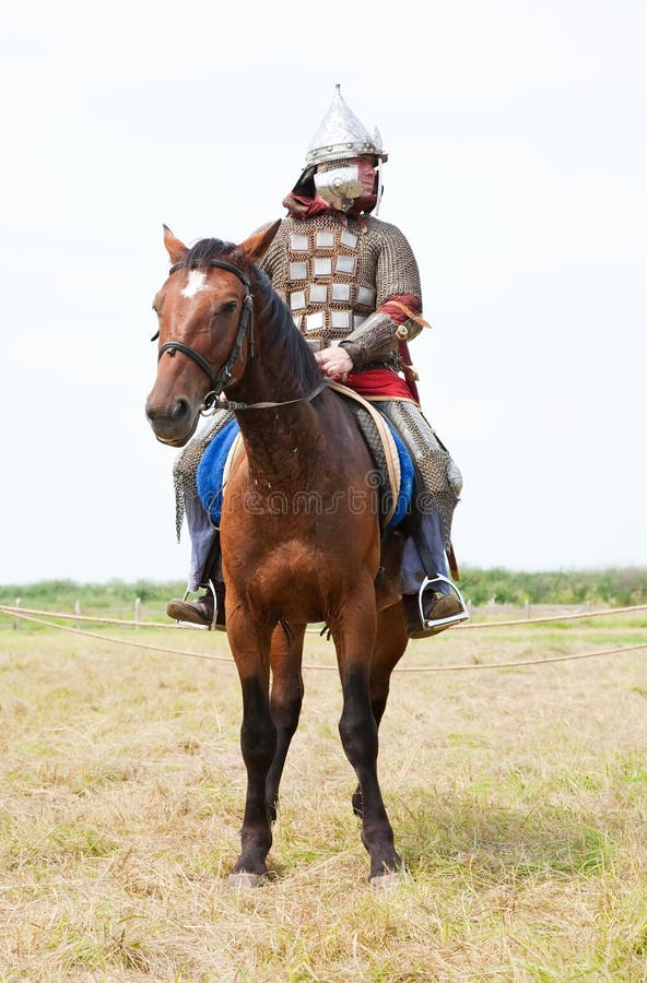 Chevaliers de cheval image stock éditorial. Image du attaque - 15535514