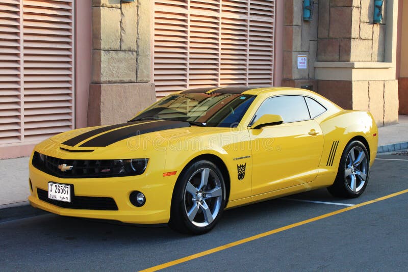 490 Coche Amarillo De Chevrolet Camaro Fotos de stock - Fotos libres de ...