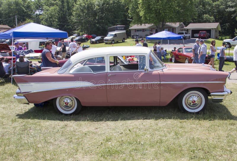 1957 Chevy Bel Air Side View Rosado Fotografía editorial - Imagen de ...